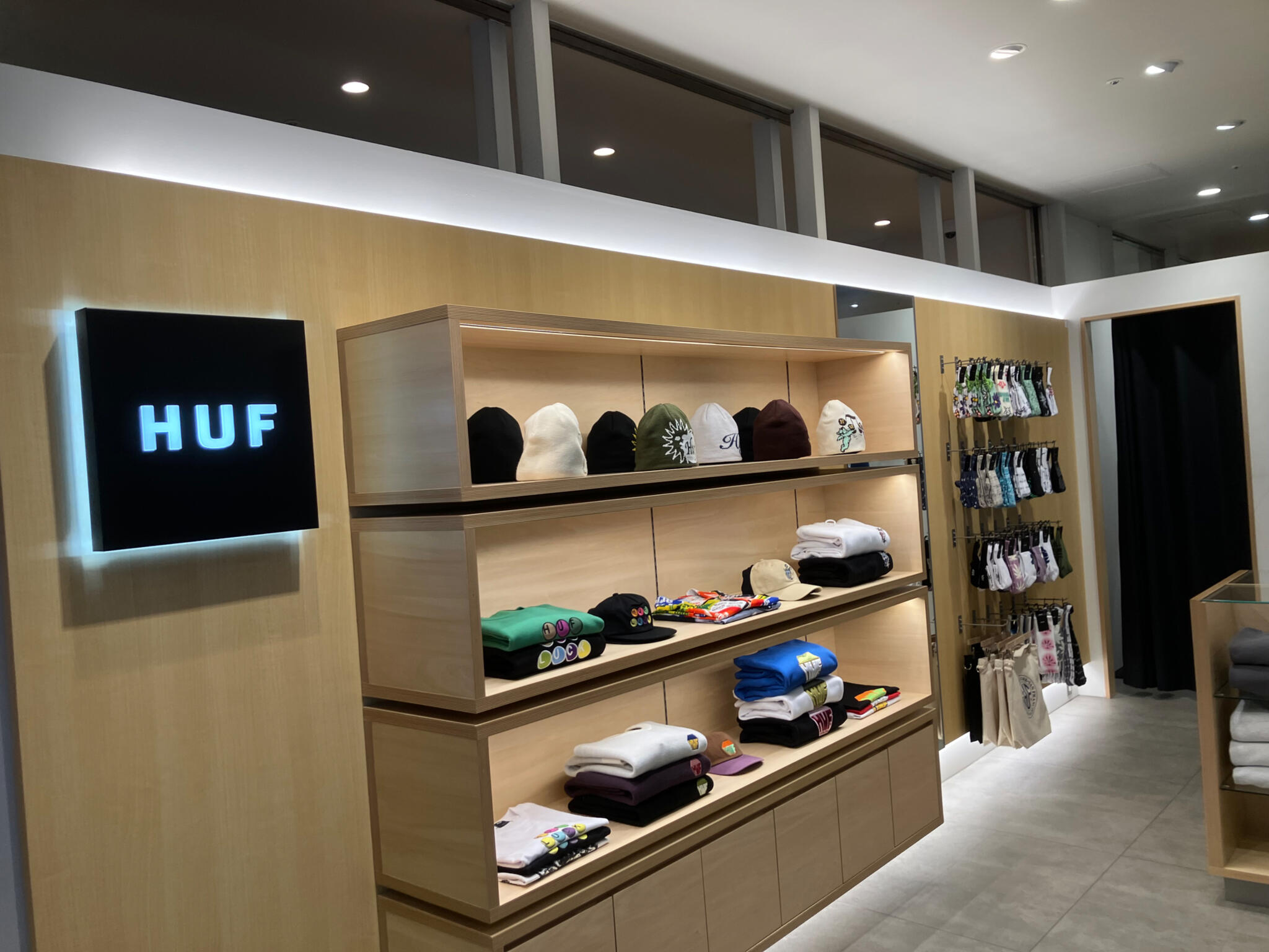 HUF YOKOHAMA - 横浜市西区南幸/衣料品店 | Yahoo!マップ
