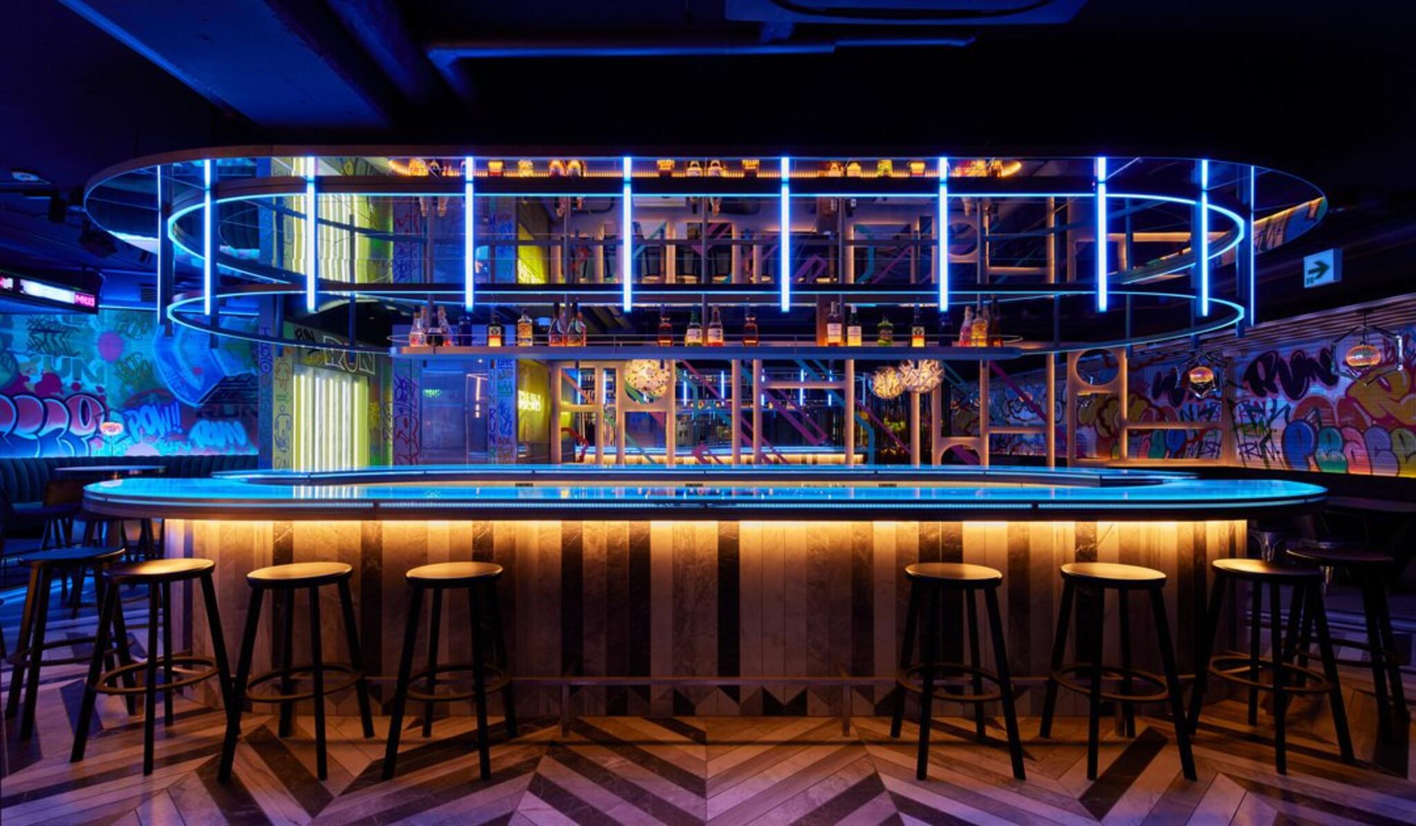 予約・コース : RUN -MUSIC FASHION BAR- 嵐 - 新宿区歌舞伎町/バー【ネット予約OK】 | Yahoo!マップ