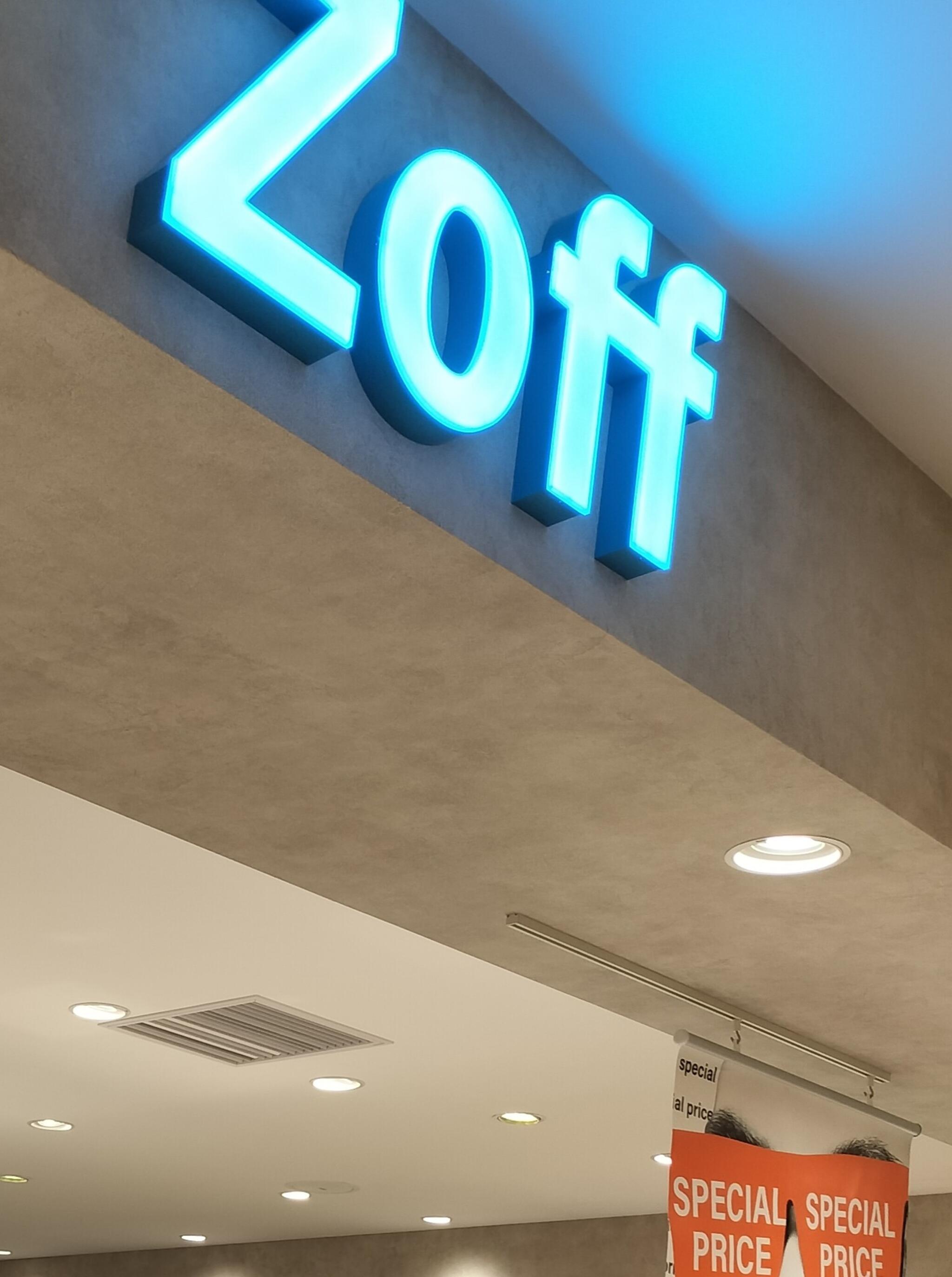 写真 : Zoff 大丸梅田店 - 大阪市北区梅田/メガネ店 | Yahoo!マップ