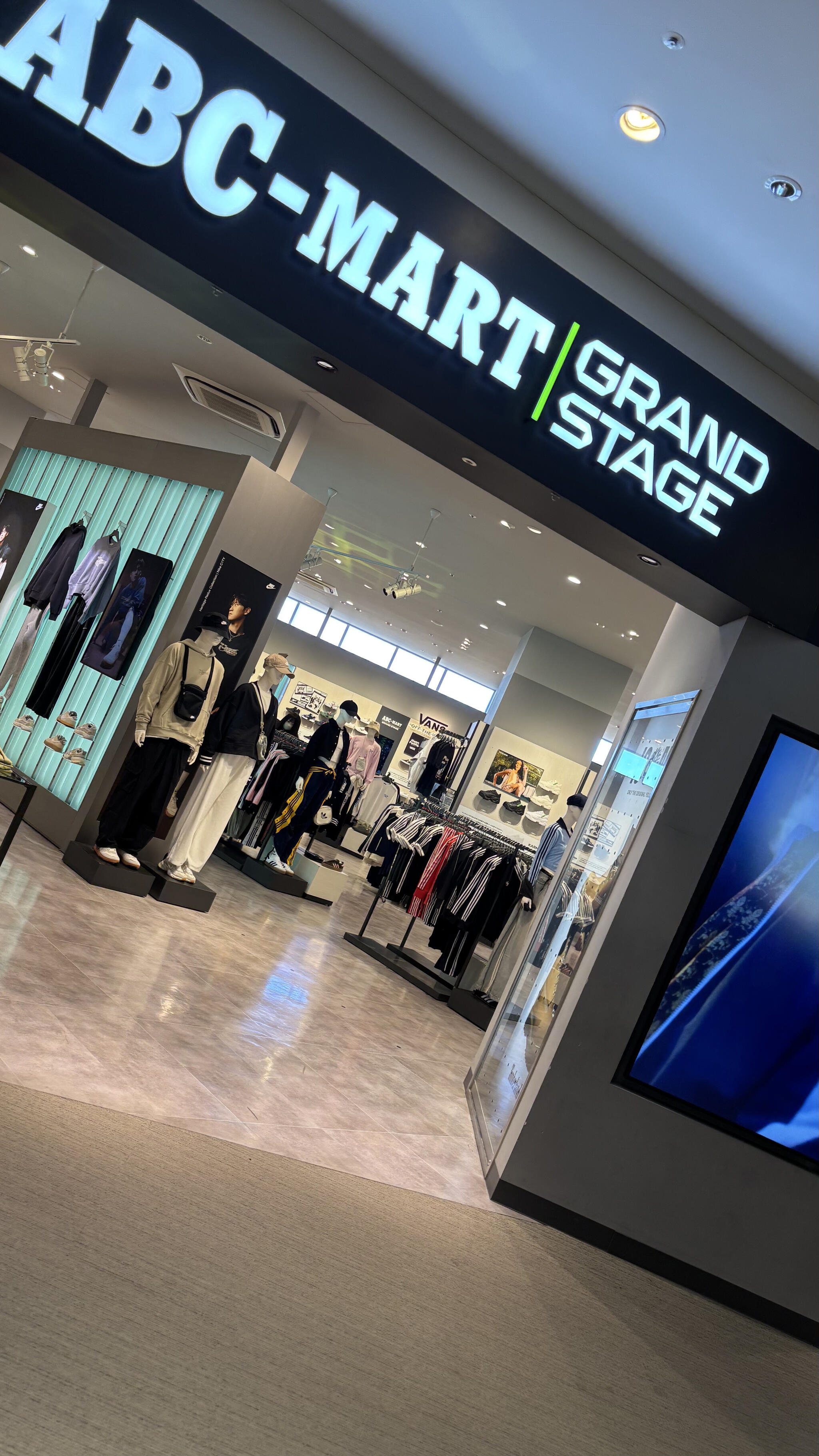 ABCマート GRAND STAGEららぽーと富士見店 - 富士見市山室/靴店 | Yahoo!マップ