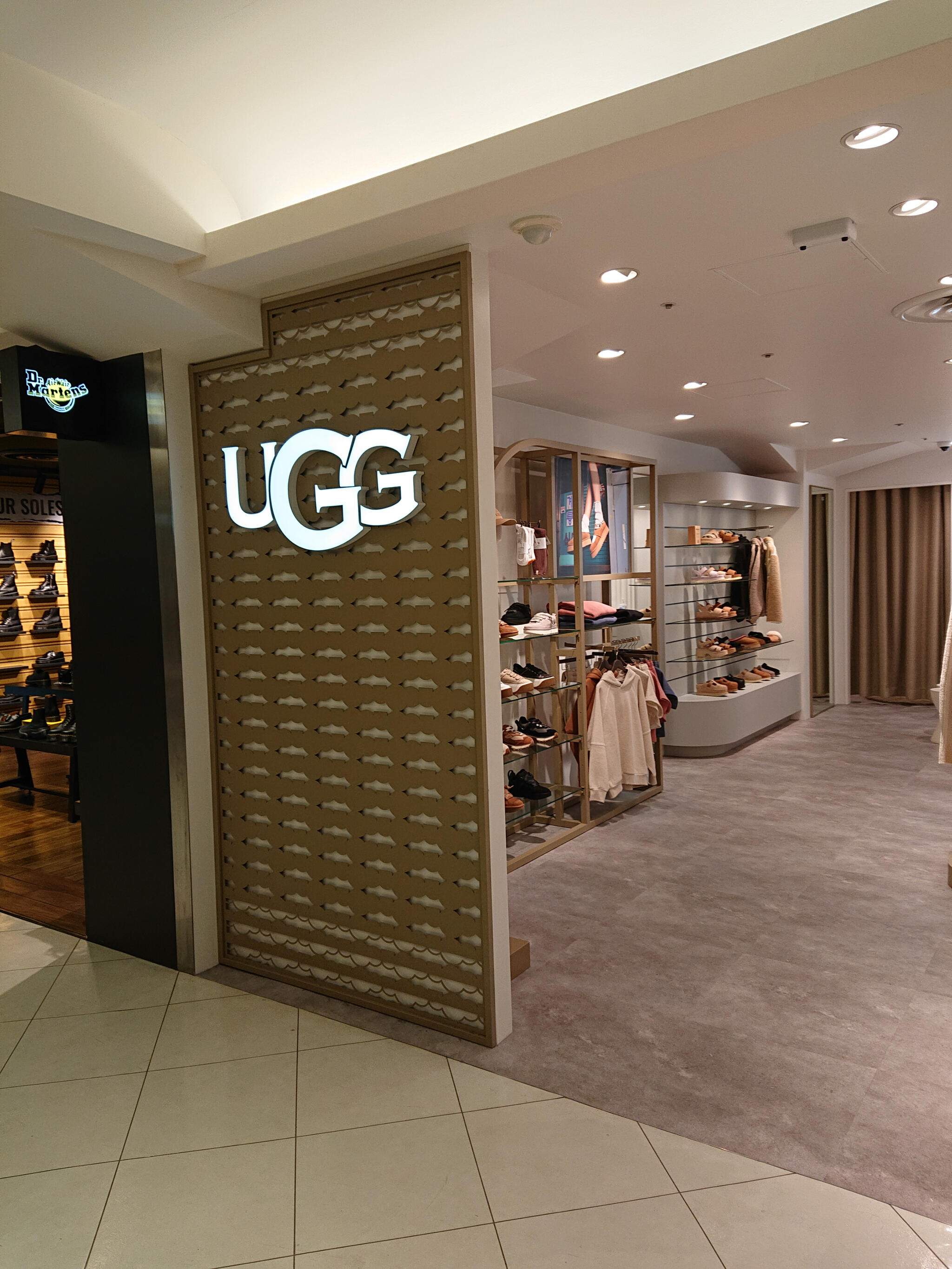 UGG 池袋PARCO - 豊島区南池袋/靴店 | Yahoo!マップ