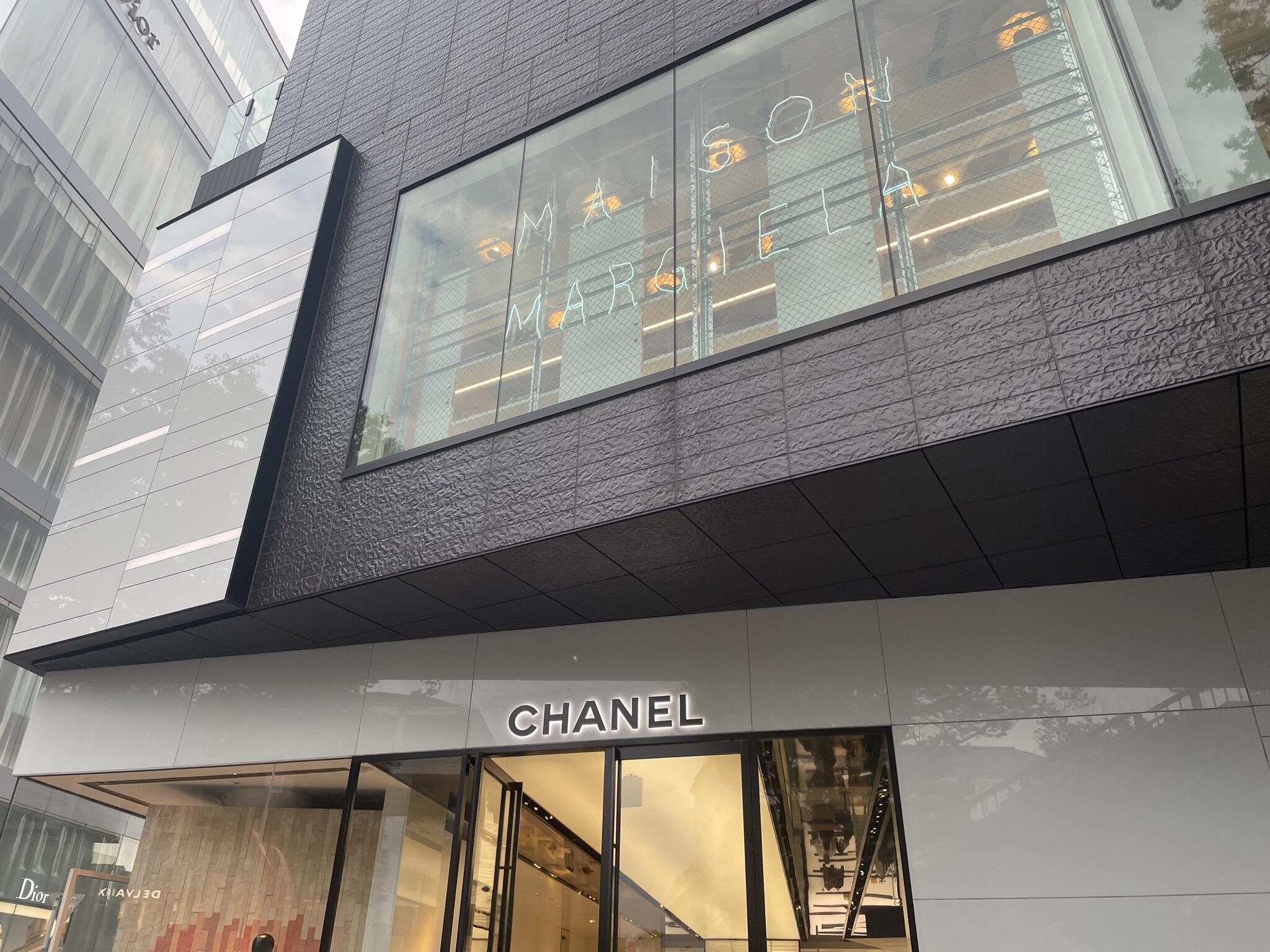 写真 : CHANEL 表参道 - 渋谷区神宮前/ハイブランド | Yahoo!マップ