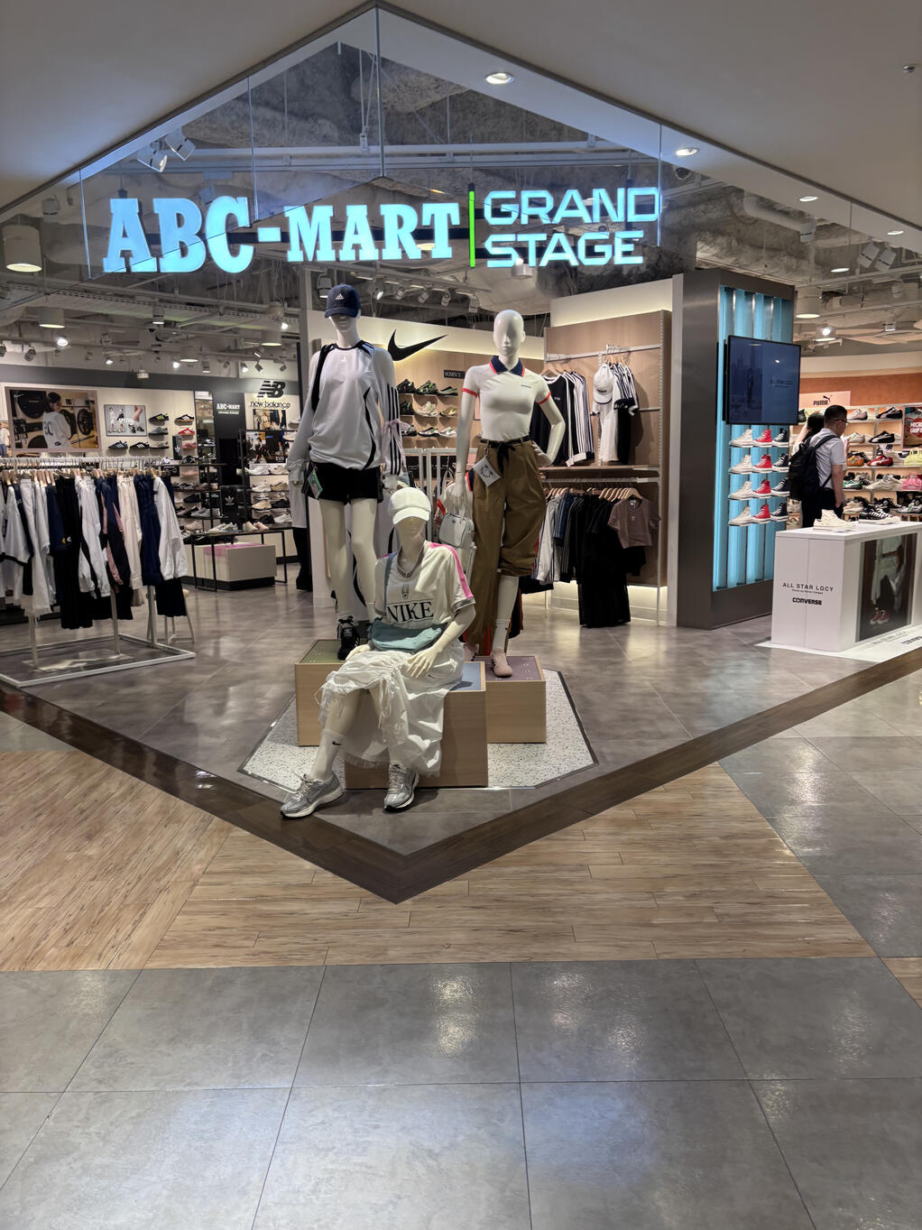 ABCマート GRAND STAGEルミネ池袋店 - 豊島区西池袋/靴店 | Yahoo!マップ