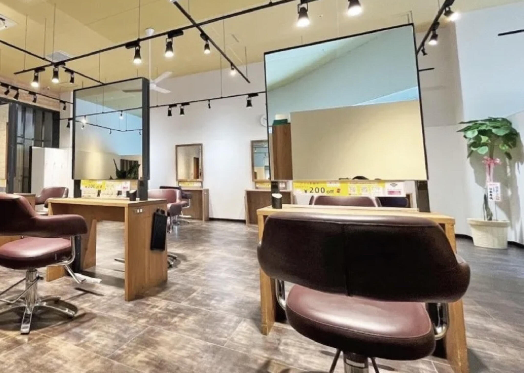 美容室SALONS 福岡イオン小郡店 - 小郡市大保/美容院 | Yahoo!マップ