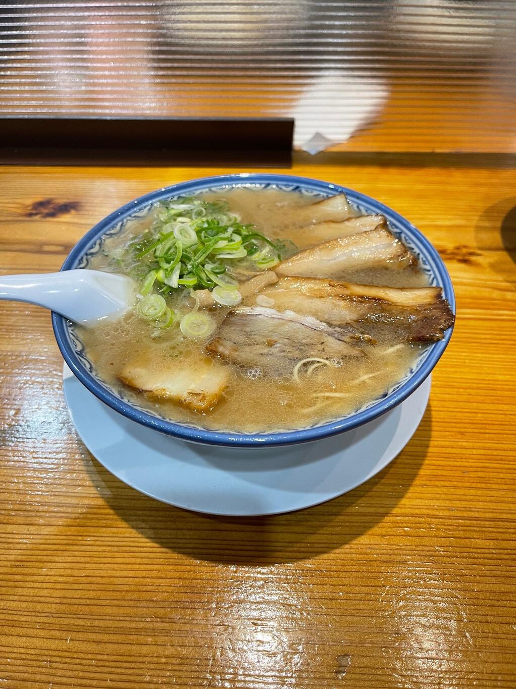 元祖赤のれん 節ちゃんラーメン 天神本店 - 福岡市中央区大名/ラーメン店 | Yahoo!マップ