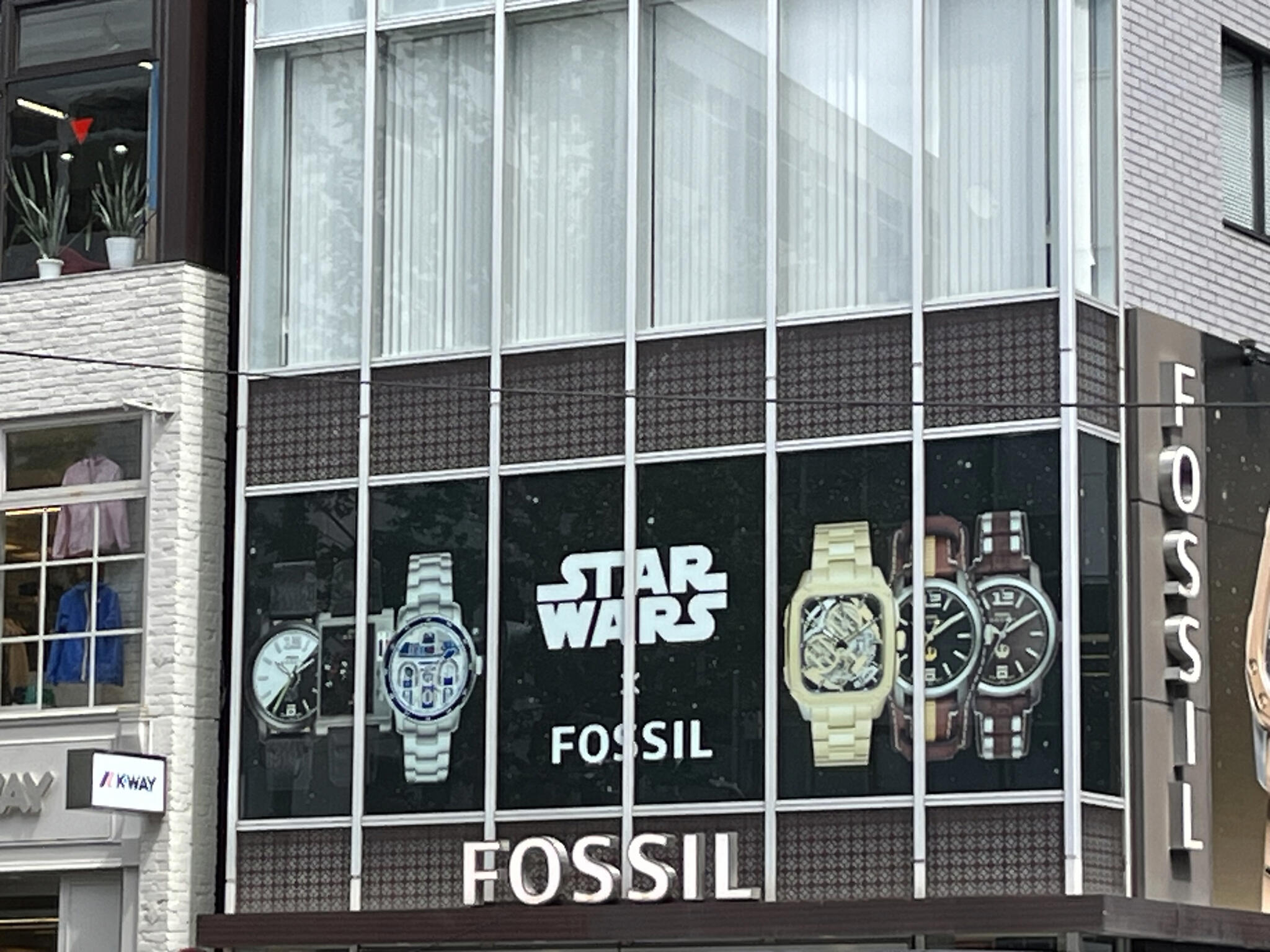 FOSSIL 原宿明治通り店 - 渋谷区神宮前/時計店 | Yahoo!マップ