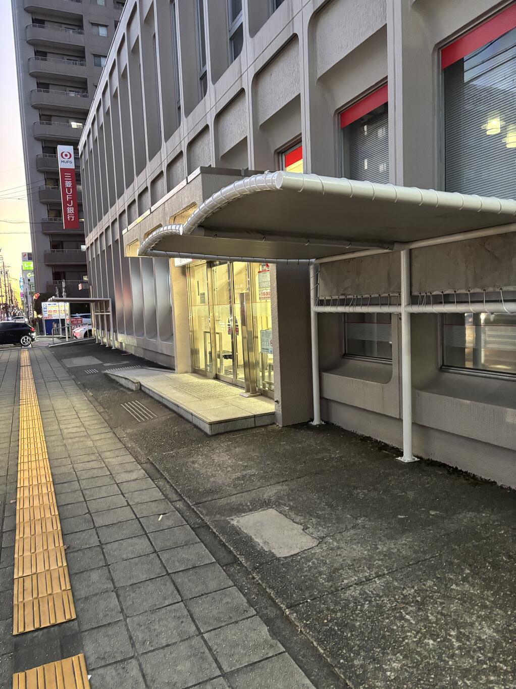 写真 : 三菱UFJ銀行 勝川支店 - 春日井市鳥居松町/銀行 | Yahoo!マップ