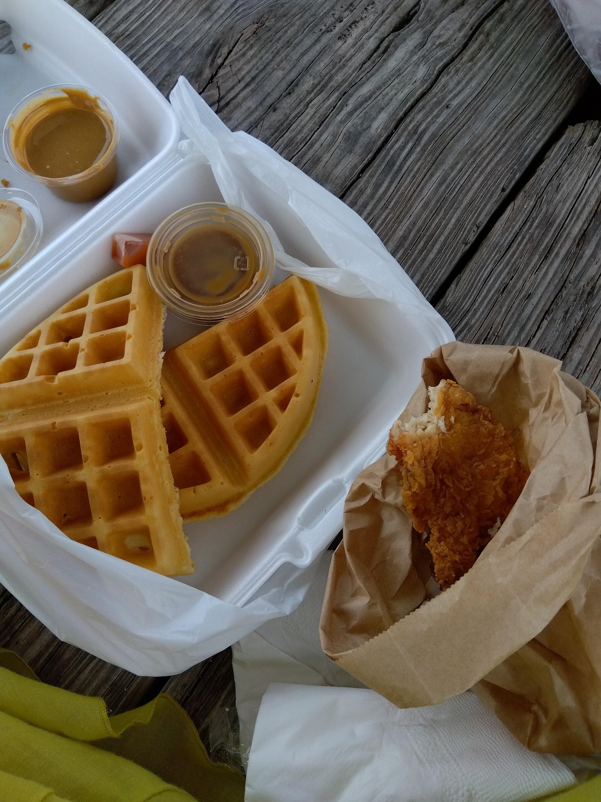 メニュー : CC's Chicken & Waffles - 中頭郡北谷町字宮城/カリフォルニア料理店 | Yahoo!マップ