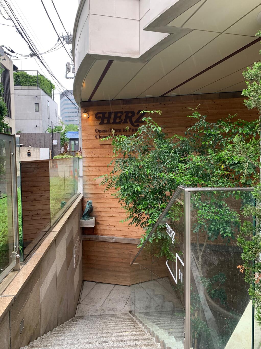 HERZ 本店 - 渋谷区神宮前/革製品店 | Yahoo!マップ