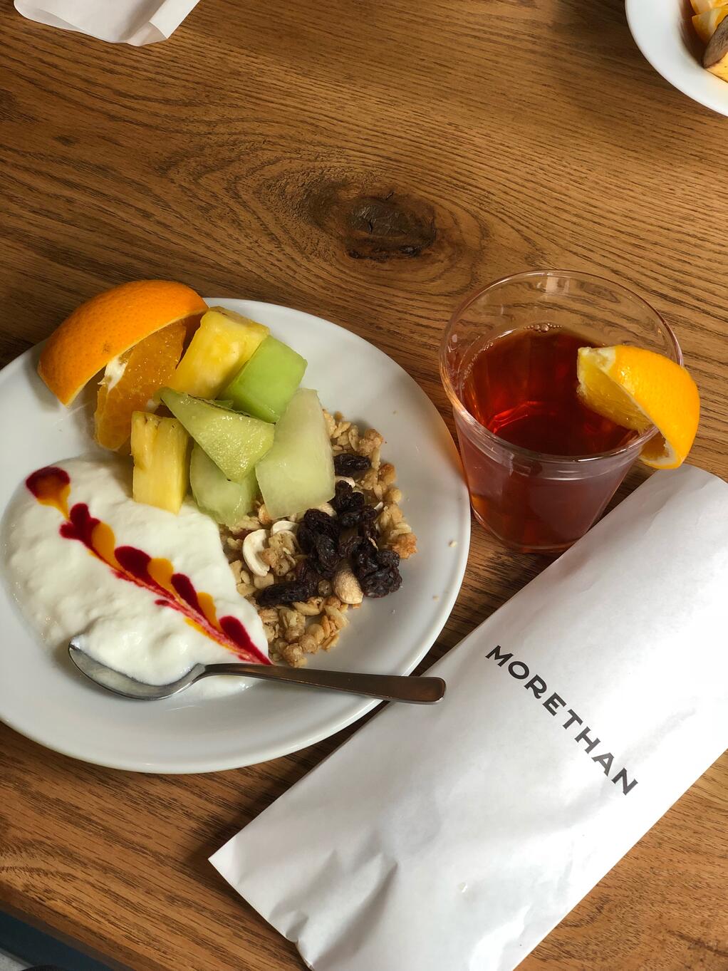 MORETHAN TAPAS LOUNGE - 新宿区西新宿/レストラン | Yahoo!マップ