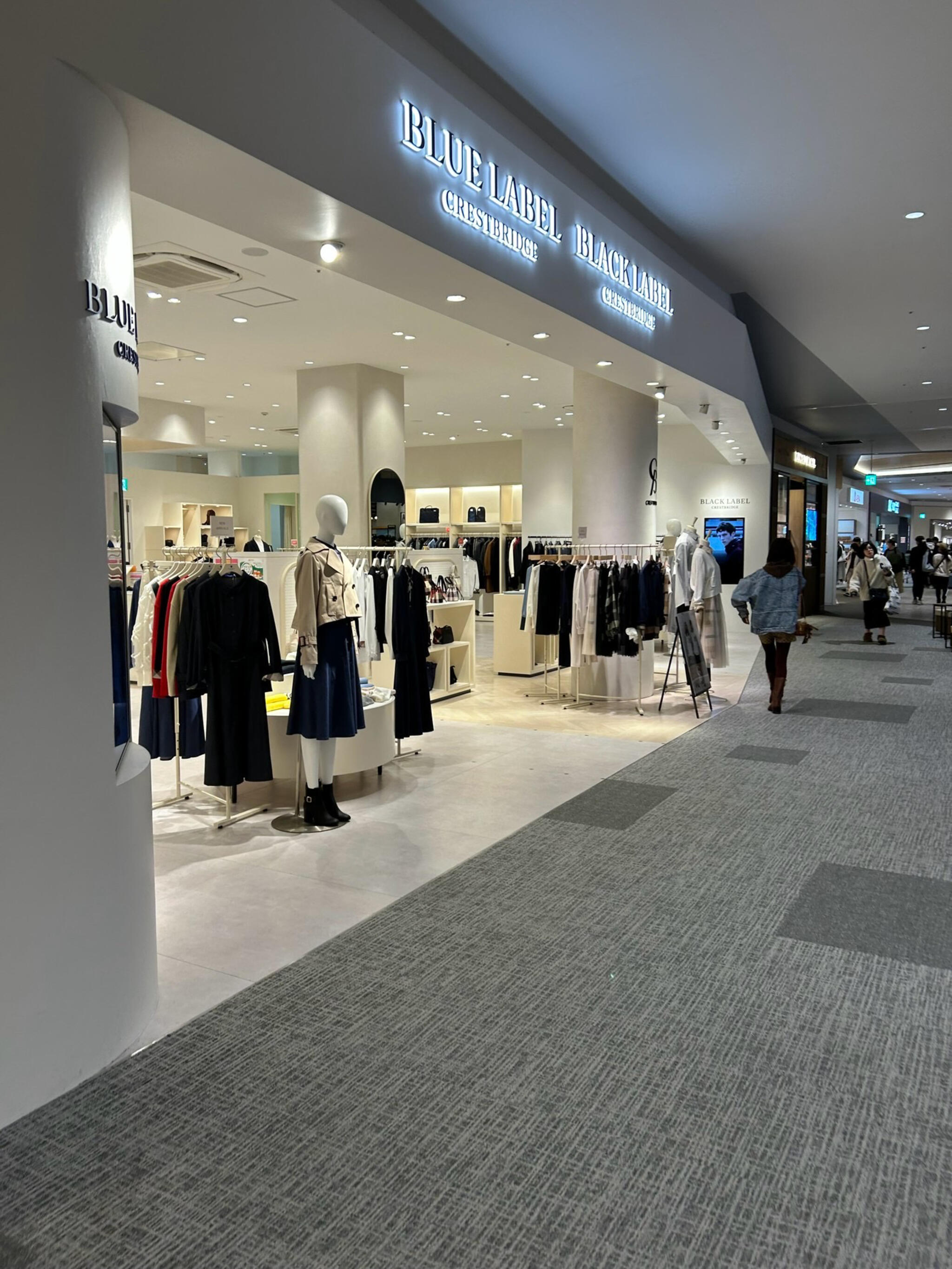 BLACK LABEL CRESTBRIDGE ららぽーと堺店 - 堺市美原区黒山/衣料品店 | Yahoo!マップ