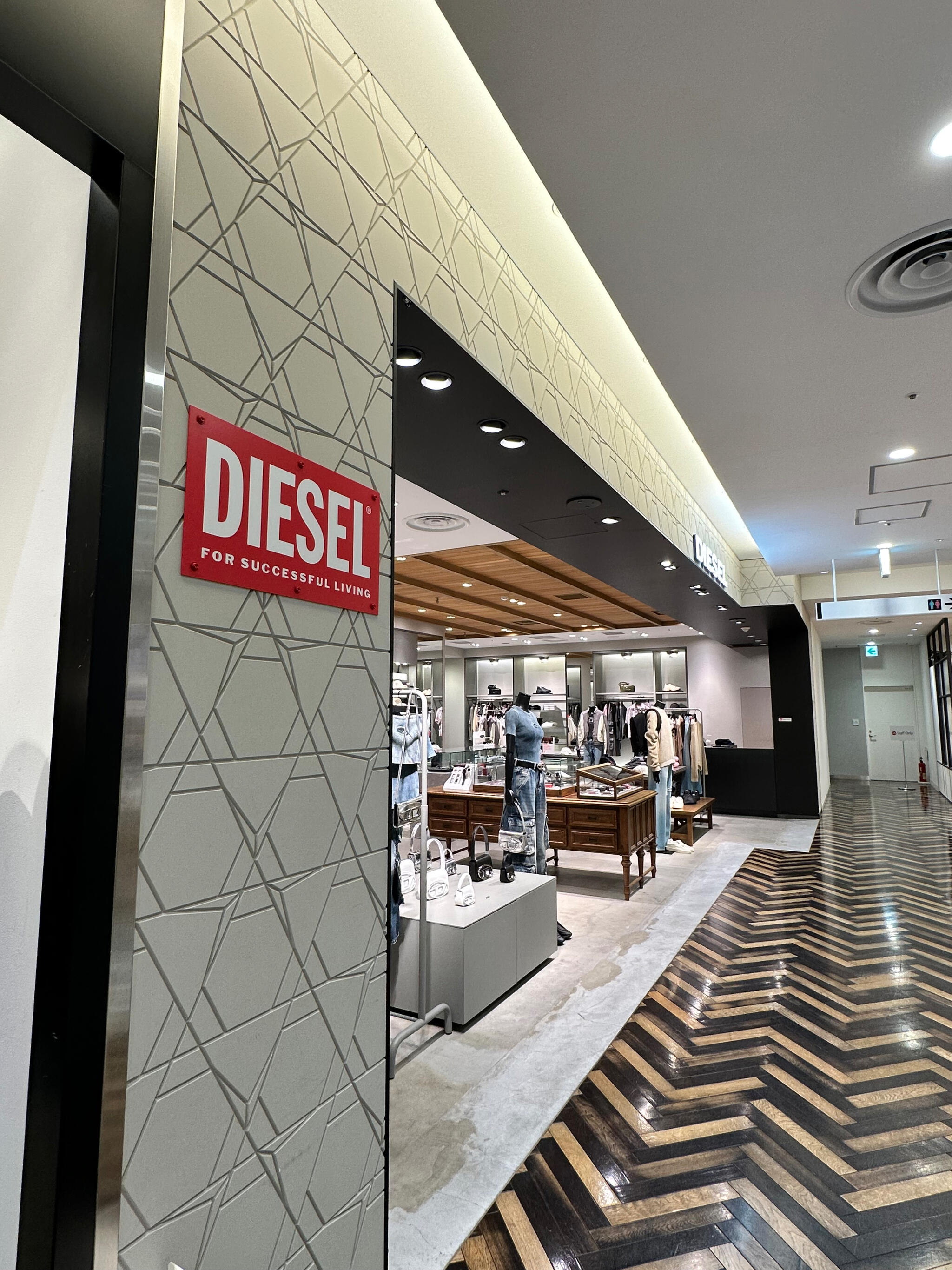 写真 : DIESEL パルコヤ上野 - 台東区上野/衣料品店 | Yahoo!マップ