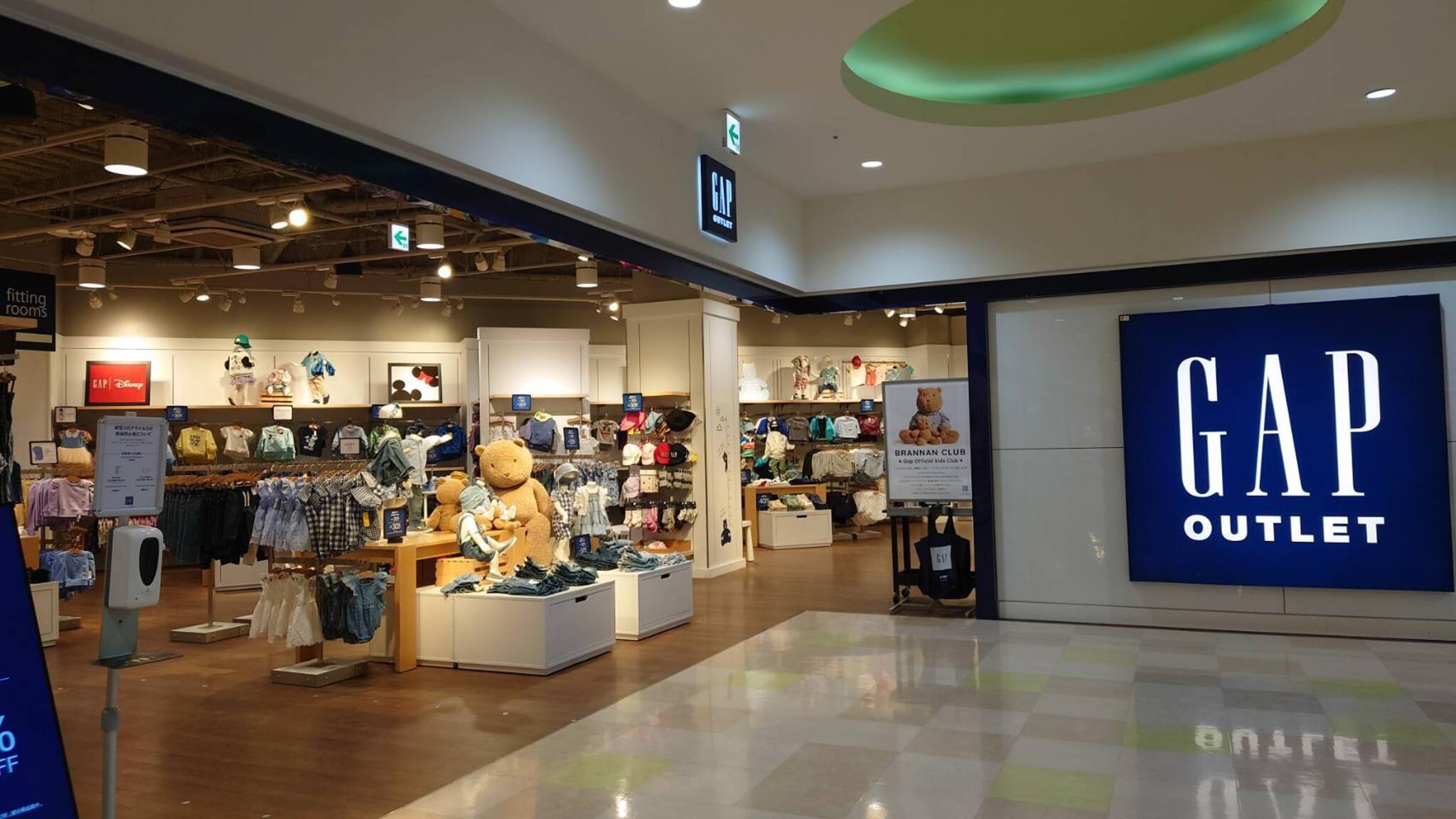 GAP Outlet 島忠ホームズ草加舎人店 - 草加市遊馬町/衣料品店 | Yahoo!マップ
