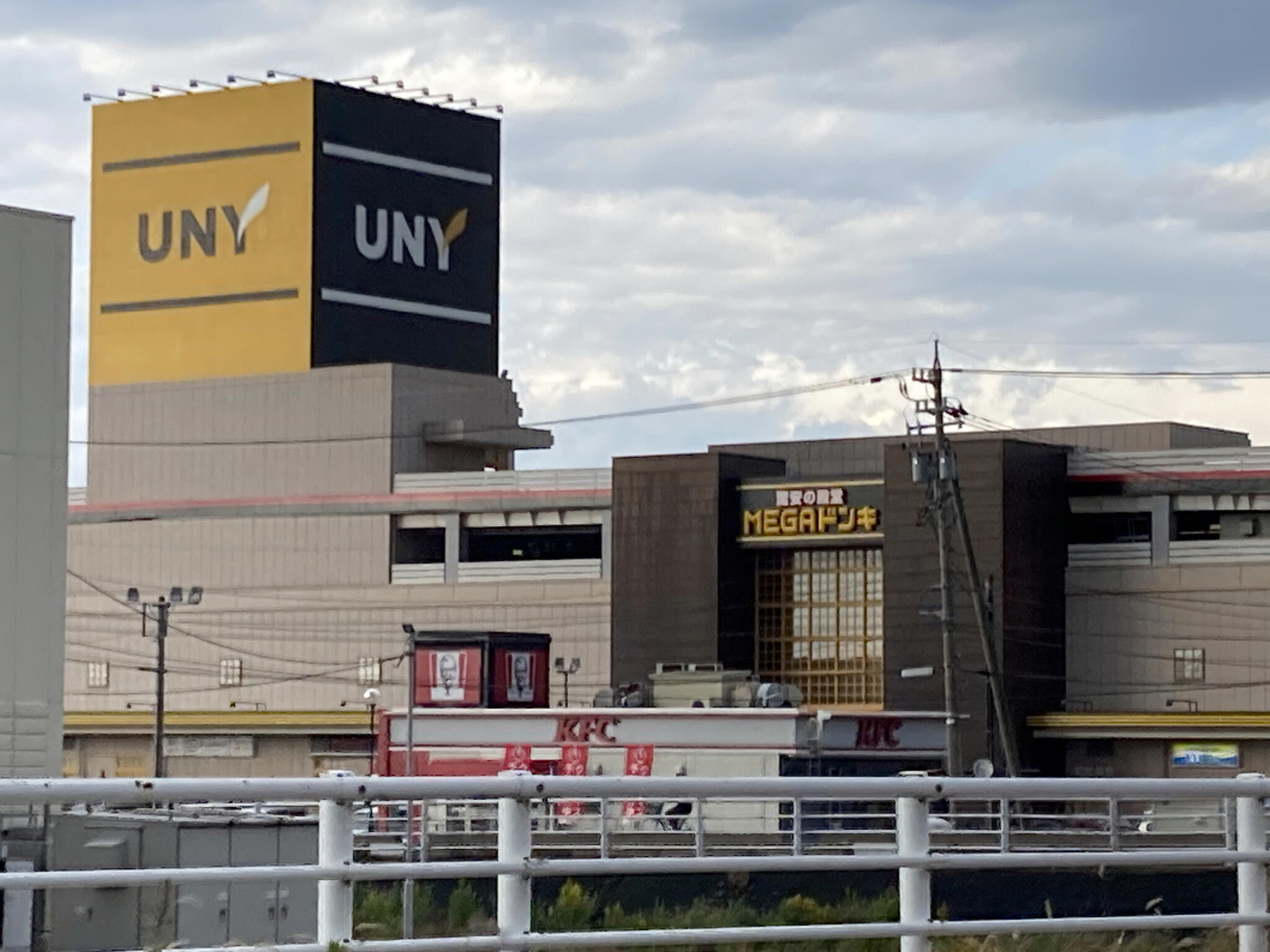 MEGAドン・キホーテ UNY 魚津店 - 魚津市住吉/ディスカウントストア | Yahoo!マップ