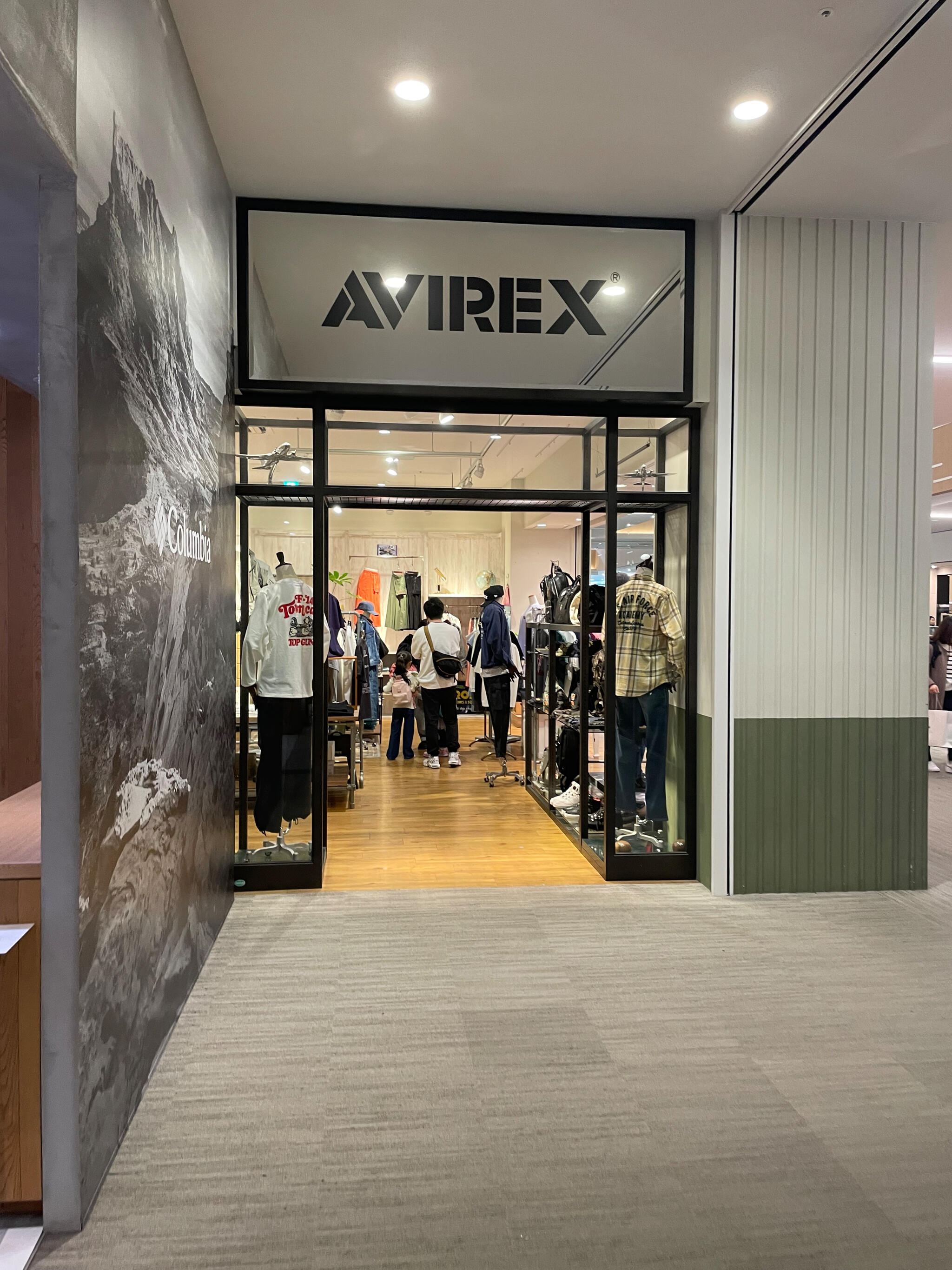 写真 : AVIREX 立川立飛 - 立川市泉町/衣料品店 | Yahoo!マップ
