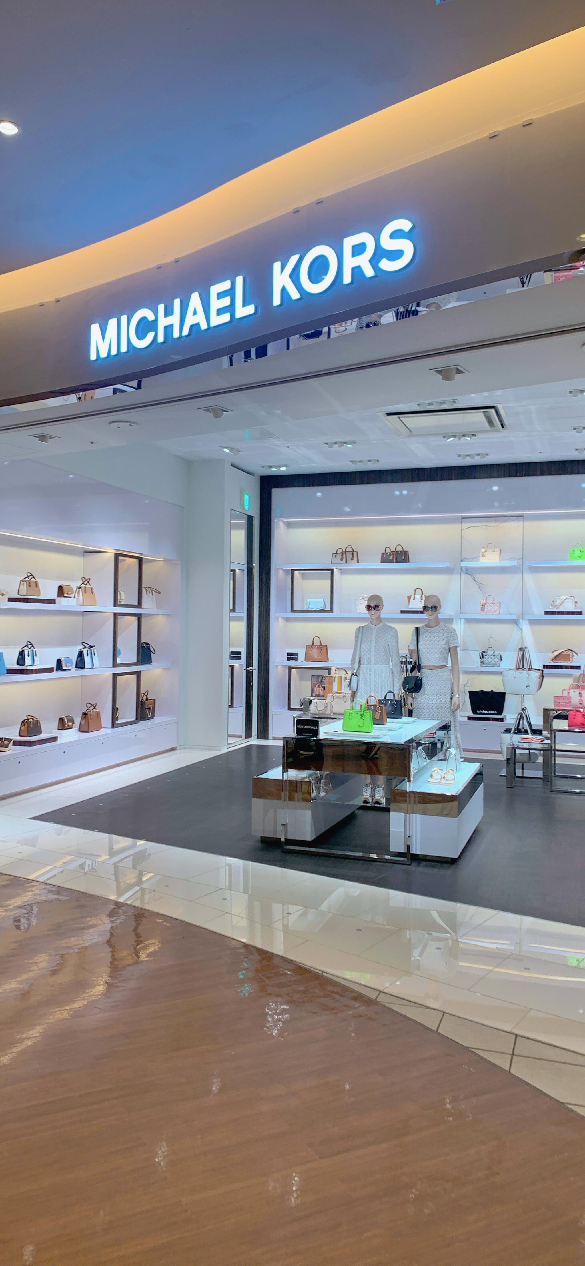 MICHAEL KORS ダイバーシティ東京プラザ店 - 江東区青海/ハイブランド | Yahoo!マップ