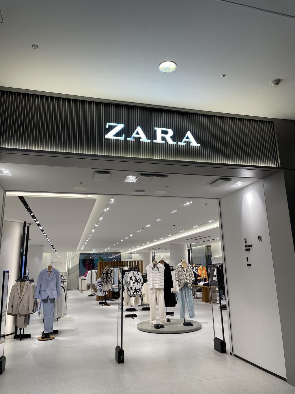 ZARA 六本木ヒルズ ハリウッドビューティープラザ - 港区六本木/衣料品店 | Yahoo!マップ