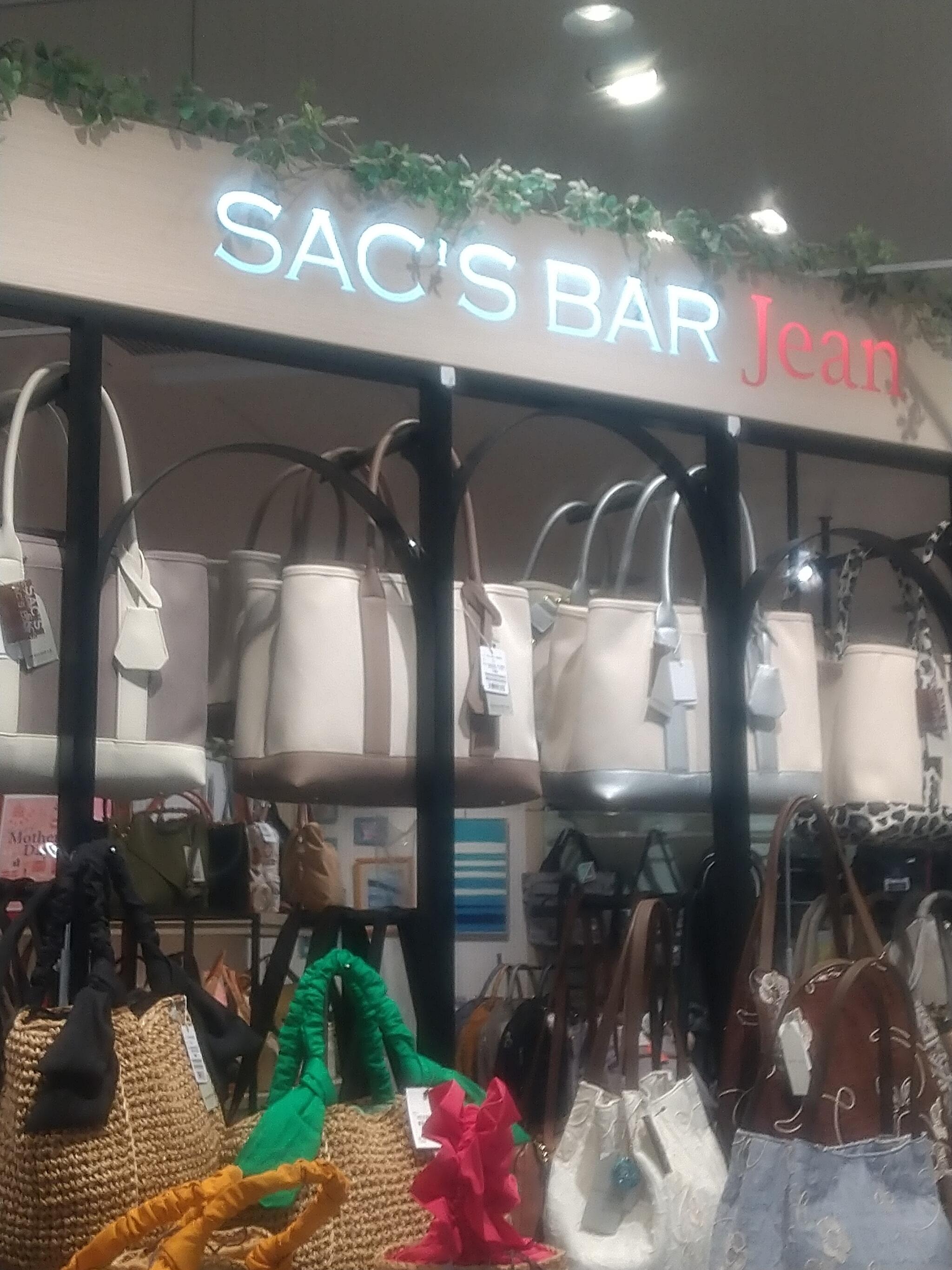 SAC'S BAR ジーン 明石駅店 - 明石市大明石町/かばん店 | Yahoo!マップ