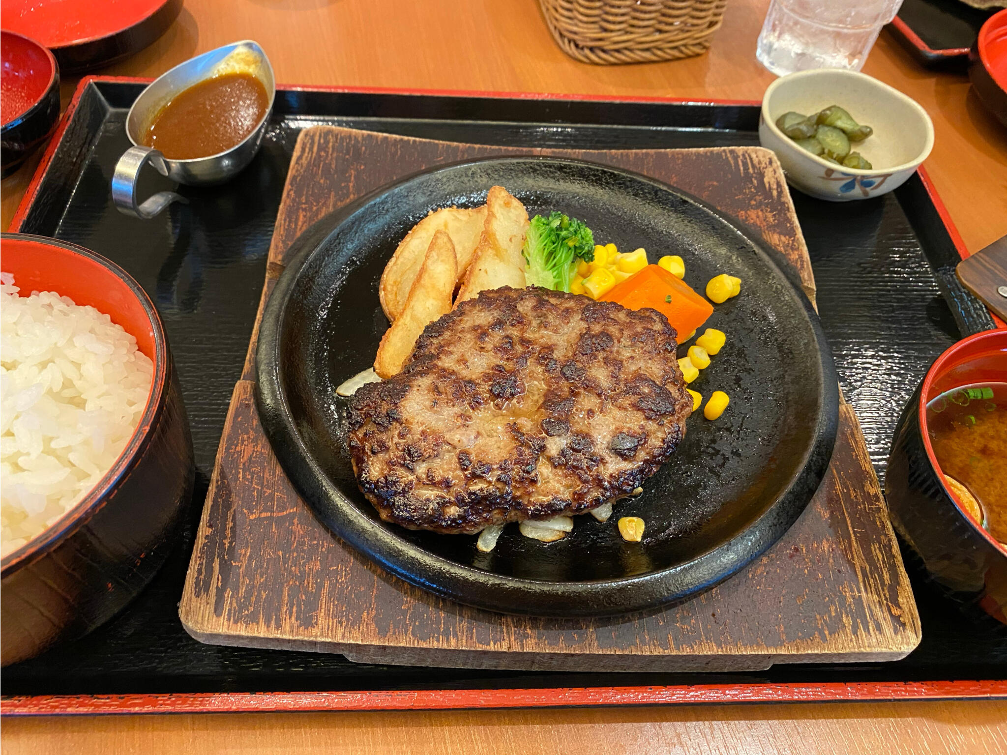 グリル&カレーカキヤス EXPASA御在所店(上り線) - 四日市市山之一色町/ハンバーグ店 | Yahoo!マップ