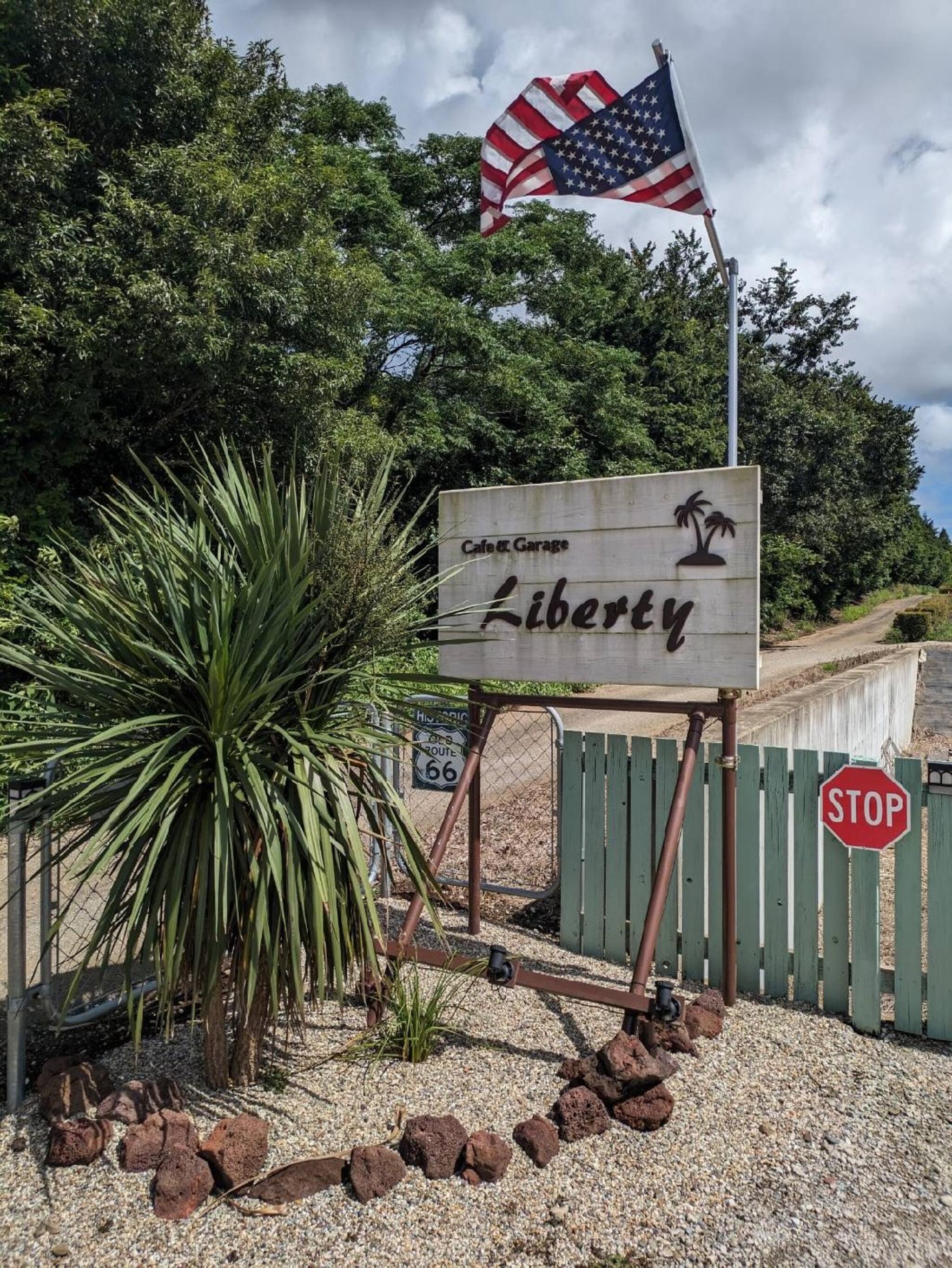 Cafe＆Garage Liberty - 八街市沖/カフェ・喫茶【ネット予約OK】 | Yahoo!マップ