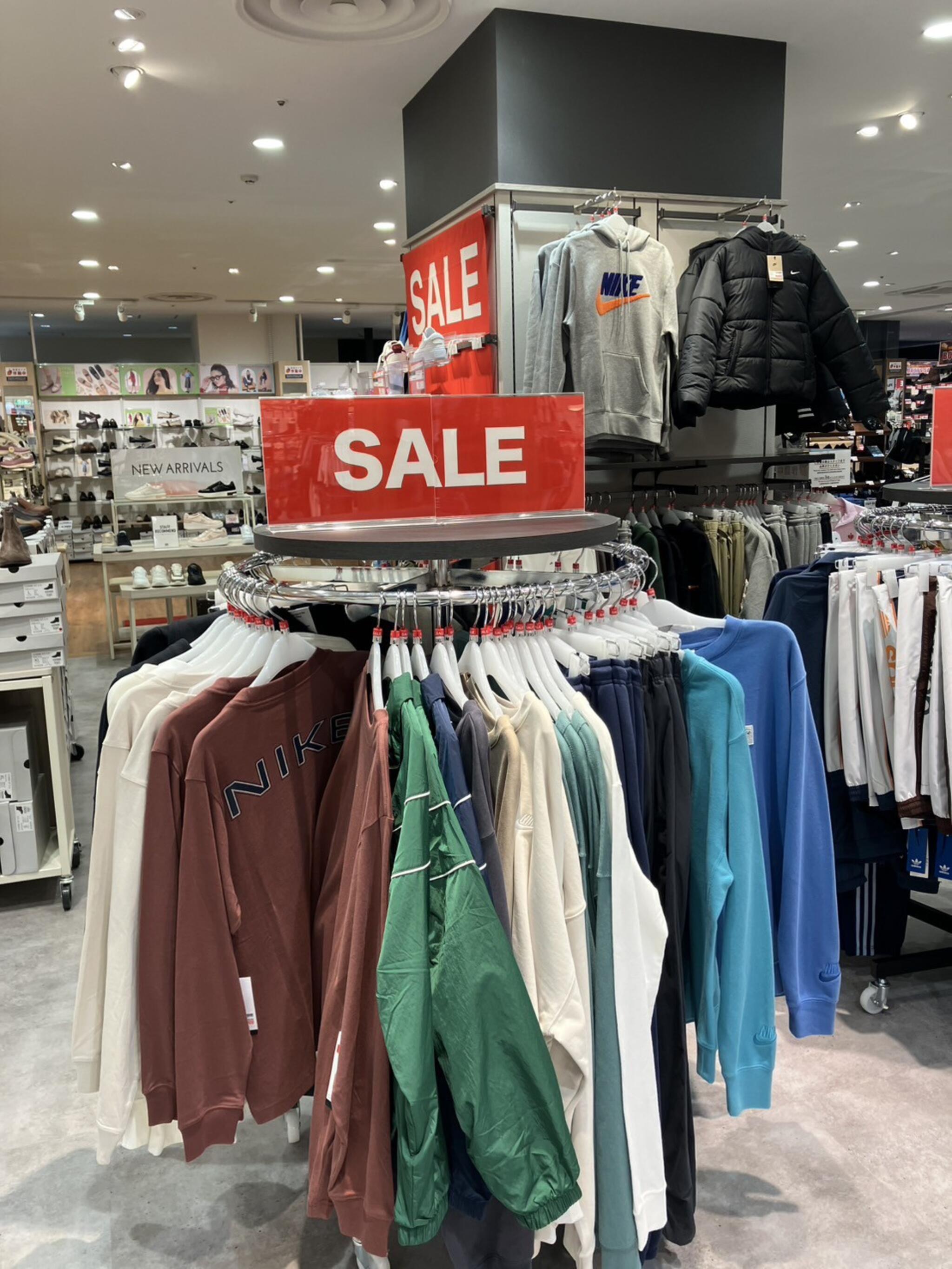 ABCマート 関マーゴ店 - 関市倉知/靴店 | Yahoo!マップ