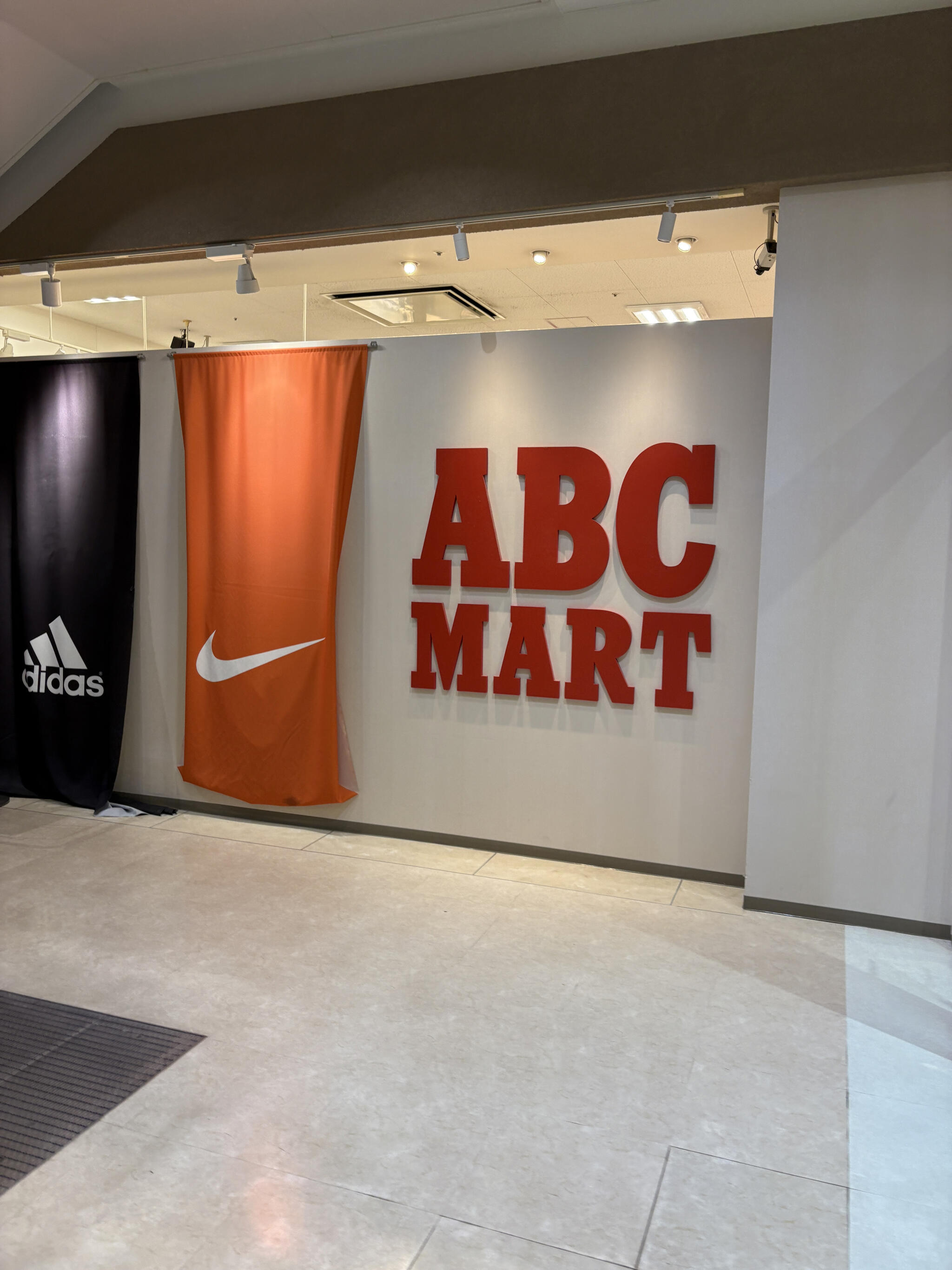 ABCマート ウイングタウン岡崎店 - 岡崎市羽根町/靴店 | Yahoo!マップ