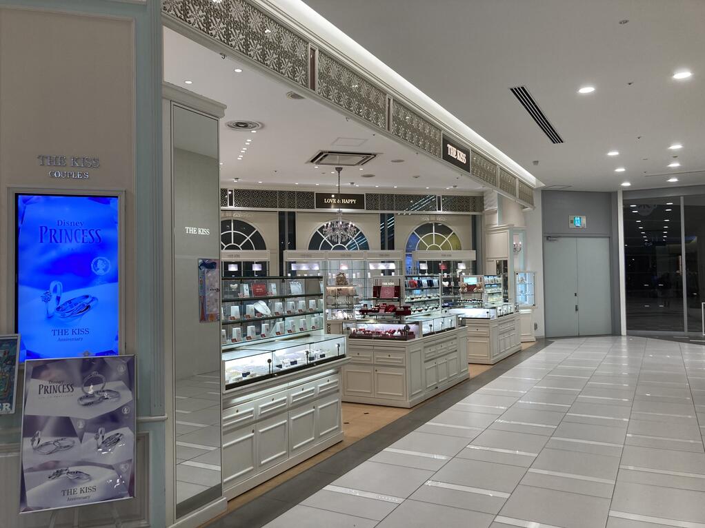 THE KISS 神戸ハーバーランドumie店 - 神戸市中央区東川崎町/宝石店 | Yahoo!マップ