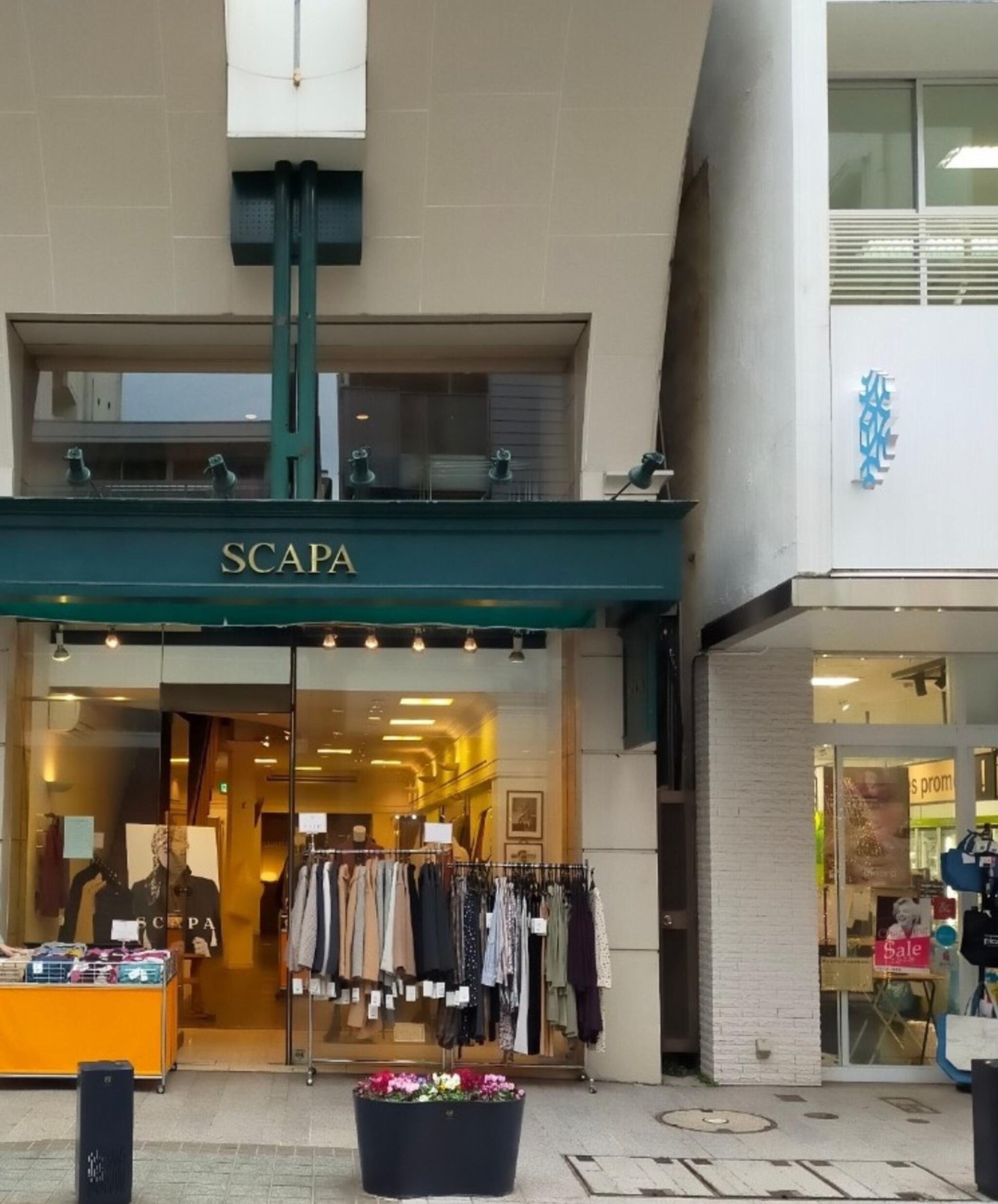 写真 : SCAPA 横浜・元町 OUTLET - 横浜市中区元町/婦人服店 | Yahoo!マップ