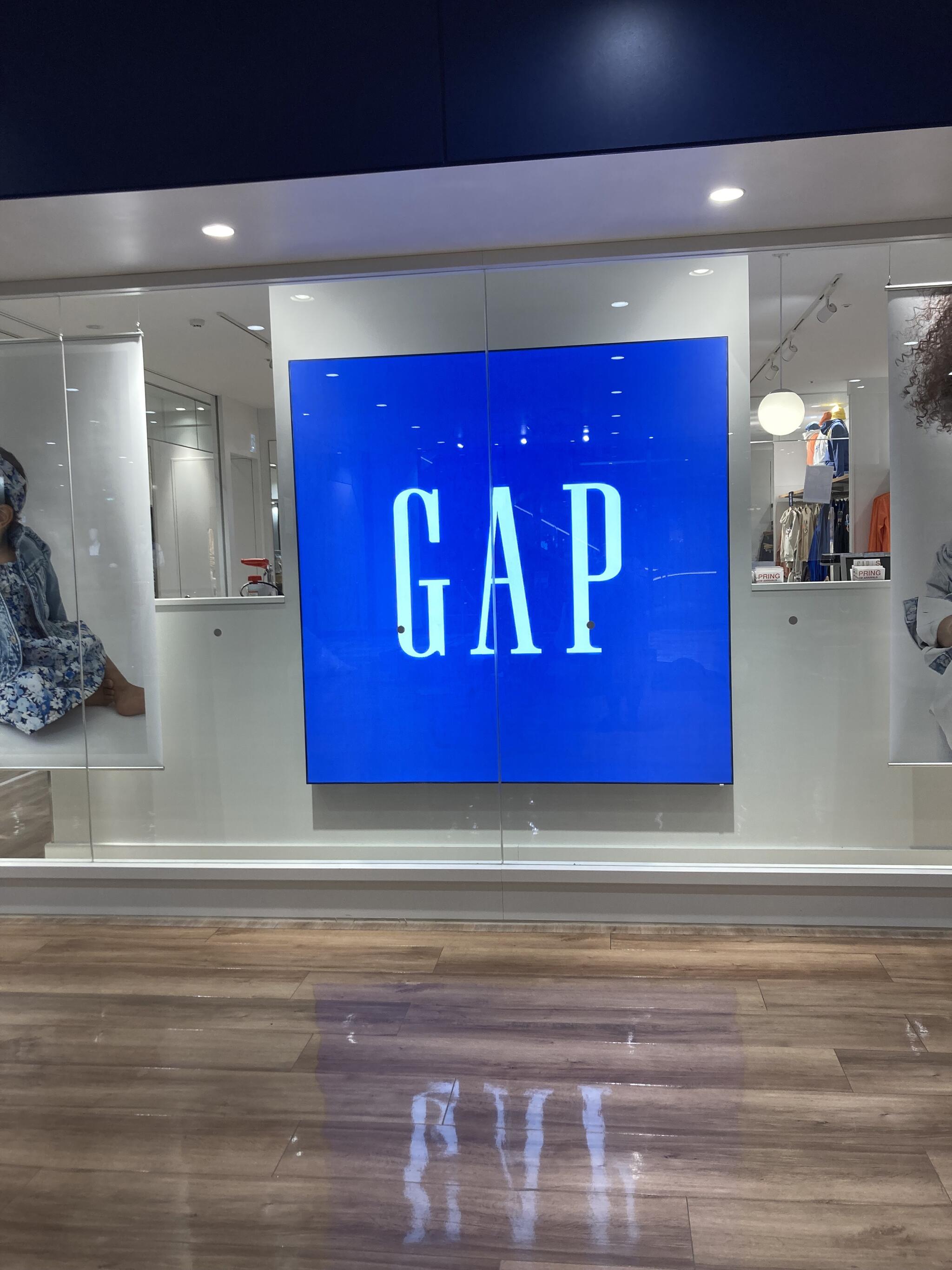 GAP コースカベイサイドストアーズ店 - 横須賀市本町/衣料品店 | Yahoo!マップ