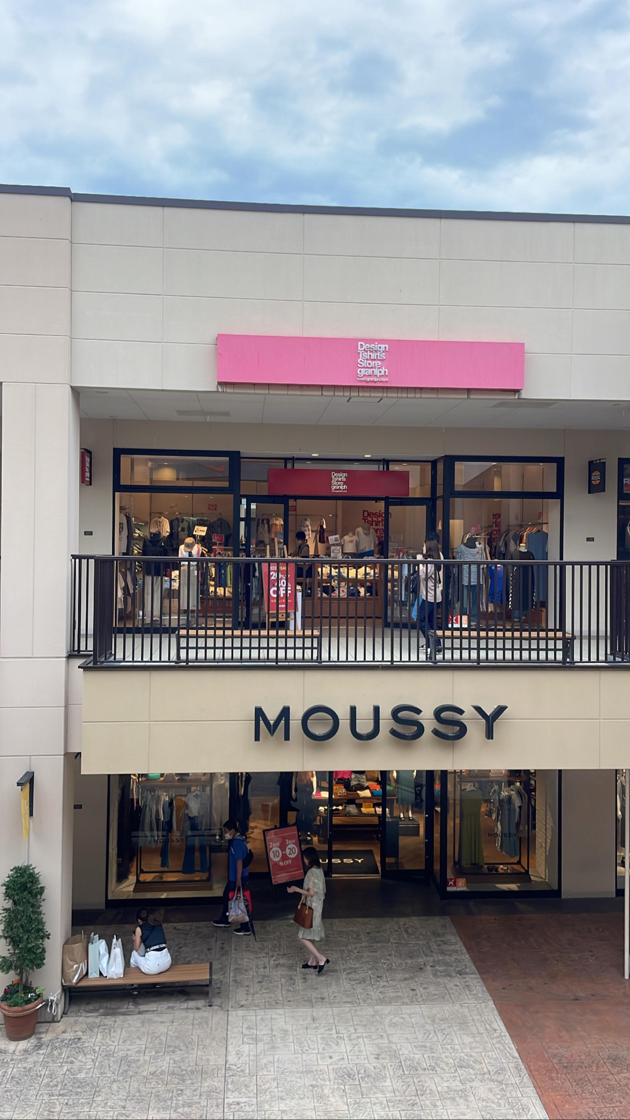MOUSSY MOUSSY/SLY/RODEO CROWNS 神戸三田プレミアム・アウトレット店 - 神戸市北区上津台/婦人服店 | Yahoo!マップ