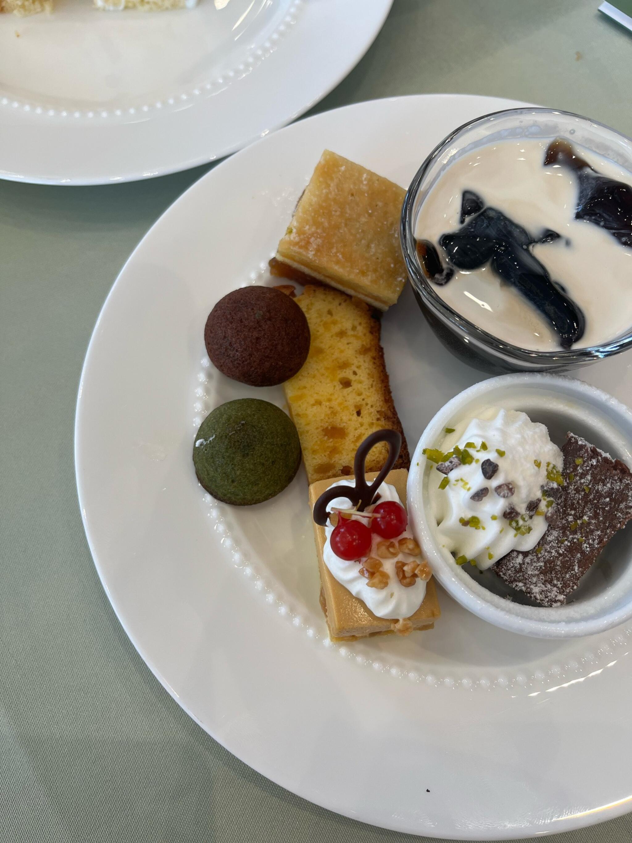 写真 : HIGH&LOW the base - 港区東新橋/カフェ・喫茶 | Yahoo!マップ