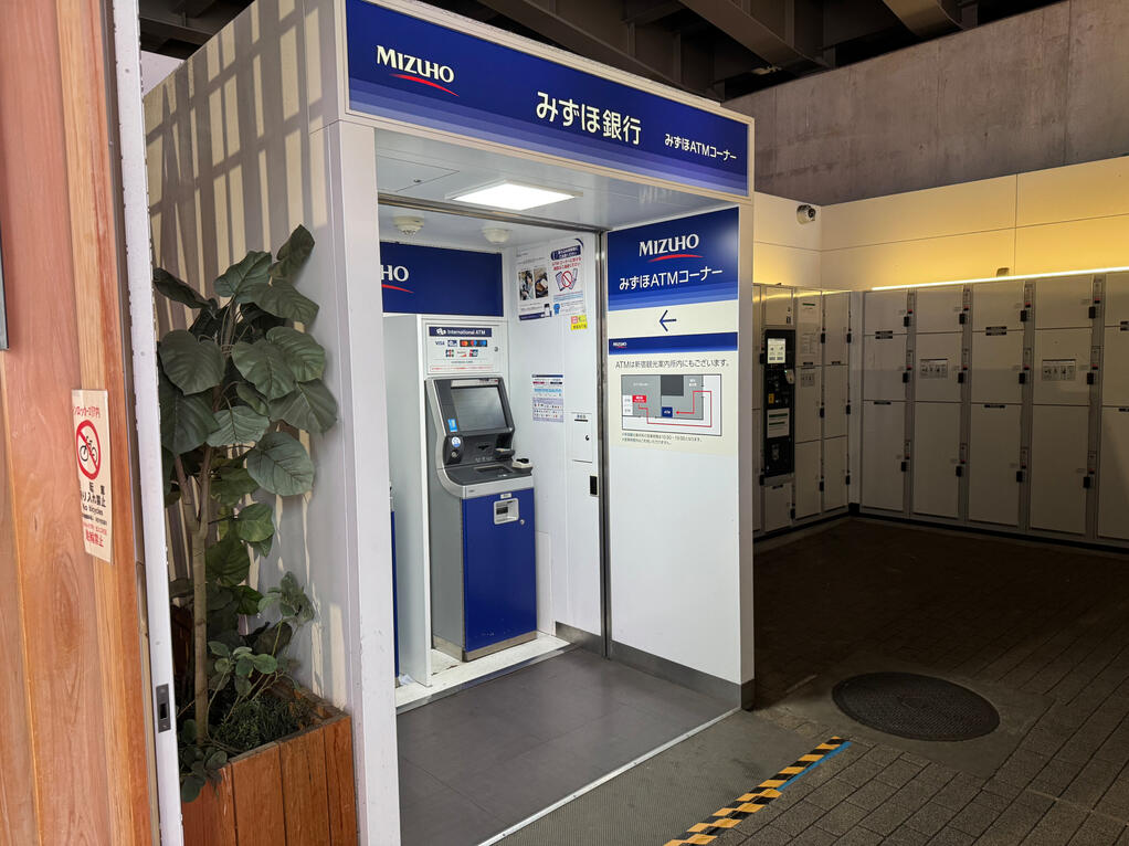 みずほ銀行 ATM 新宿駅東南口出張所 - 新宿区新宿/ATM | Yahoo!マップ