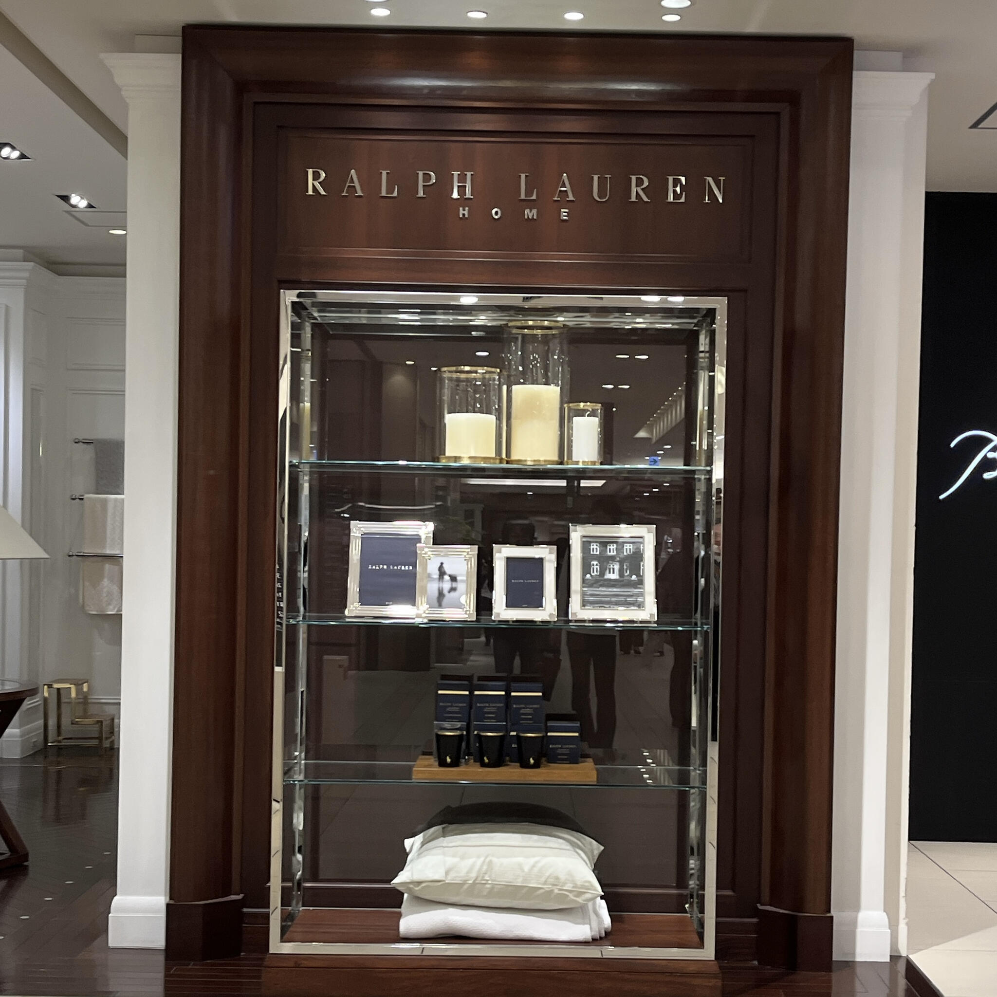 RALPH LAUREN 阪急うめだ本店 - 大阪市北区角田町/衣料品店 | Yahoo!マップ