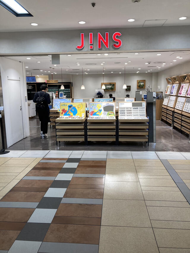 写真 : JINS 東京駅グランスタ八重洲店 - 千代田区丸の内/メガネ店 | Yahoo!マップ