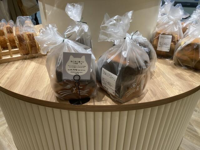 写真 : ねこねこ食パン イオンモール四條畷店 - 四條畷市砂/食パン専門店 | Yahoo!マップ